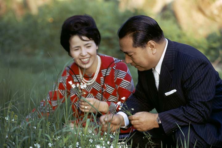 Bio: A Conversation with My Wife | Daisaku Ikeda Official Website